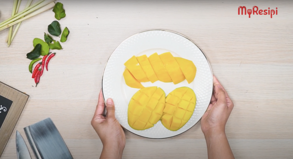 Cara Kupas Buah Mangga, Mudah Dan Cantik! - MyResipi