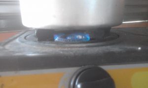 Api Dapur Gas Menyala Kecil? Ini Cara Servis & Selamatkan Dapur Gas ...