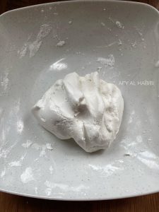 Tepung Bunga Guna 3 Bahan, Kuih Kenyal-Kenyal Manis Ini Ramai Suka!