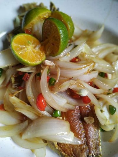 Ikan Terubuk Masin Goreng Bawang, Bau Dia Pun Dah Cukup Buat Terliur!