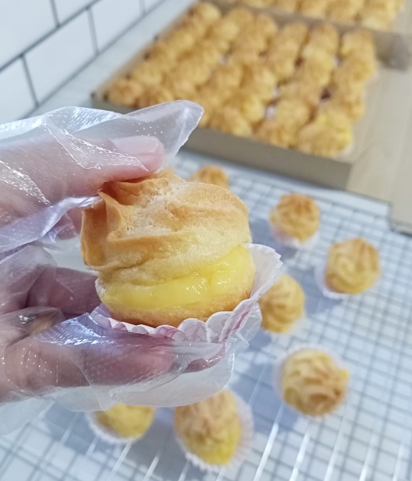 Resepi Cream Puff Kastard Yang Ramai Puji, Gebunya Bikin Tergoda!
