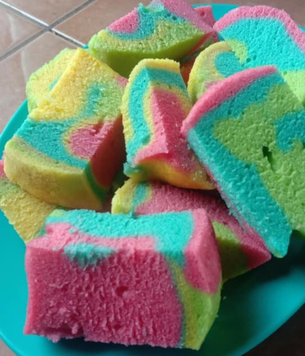 Resepi Kek Susu Warna-Warni Versi Kukus, Hasil Lembut Macam Kapas!