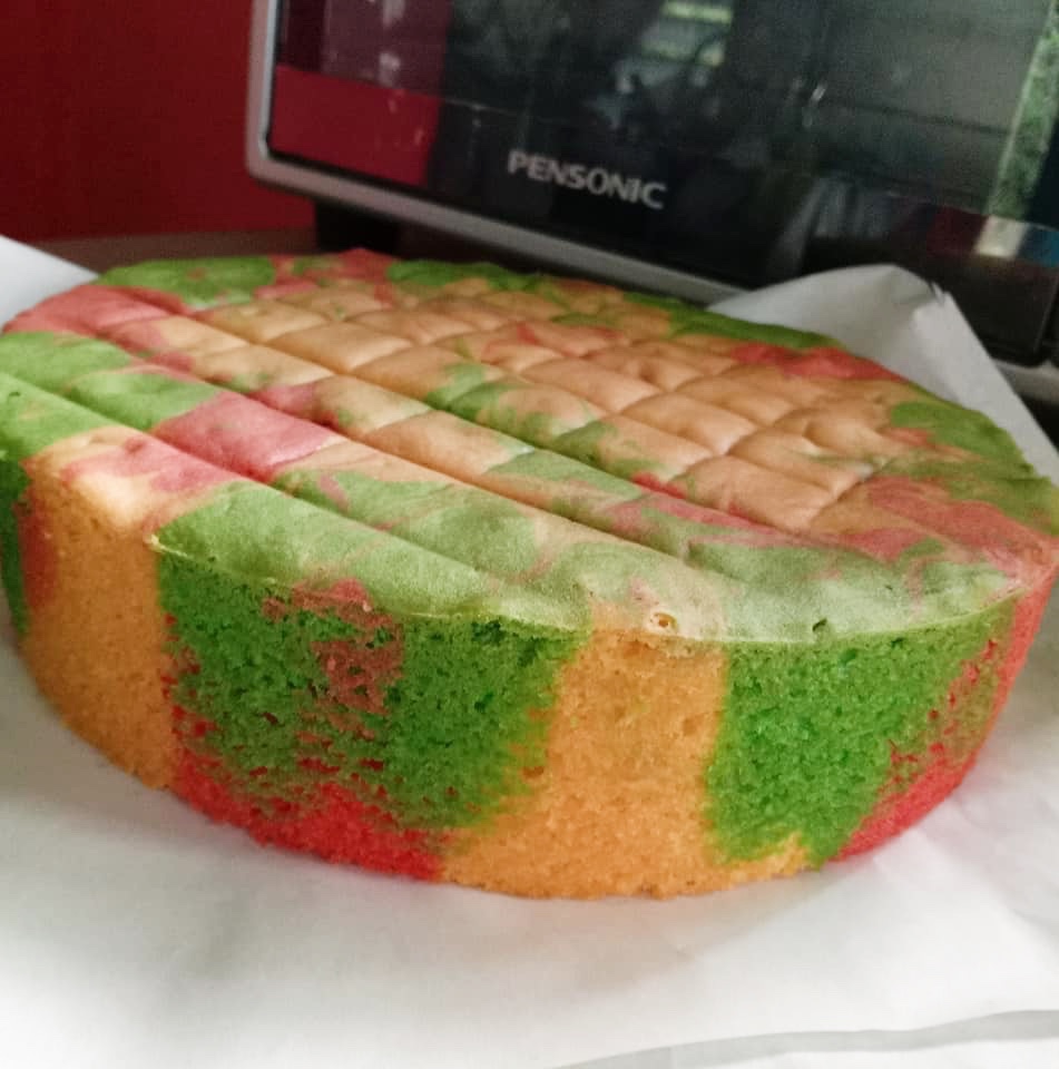 Resepi Kek Marjerin Pelangi 'Fluffy', Naik Cantik & Rasa Berlemak Padu!
