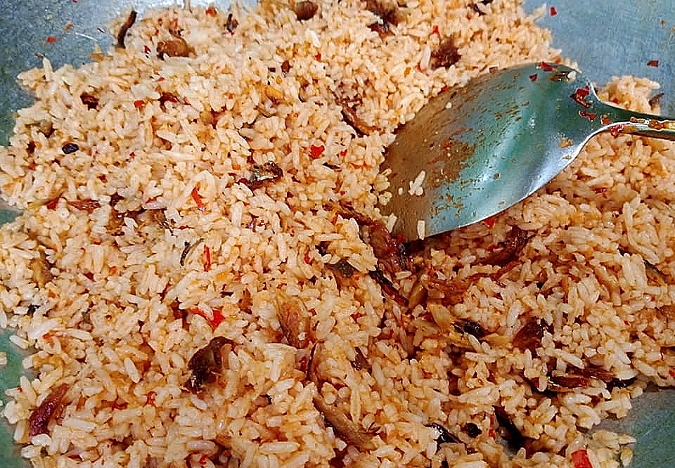 Nasi Goreng Ikan Goreng Semalam Sedap Sampai Tak Cukup Sepinggan