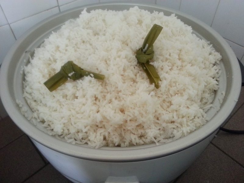 Petua Masak Nasi Putih Periuk Besar Yang Gebu, Berderai & Tahan Lama