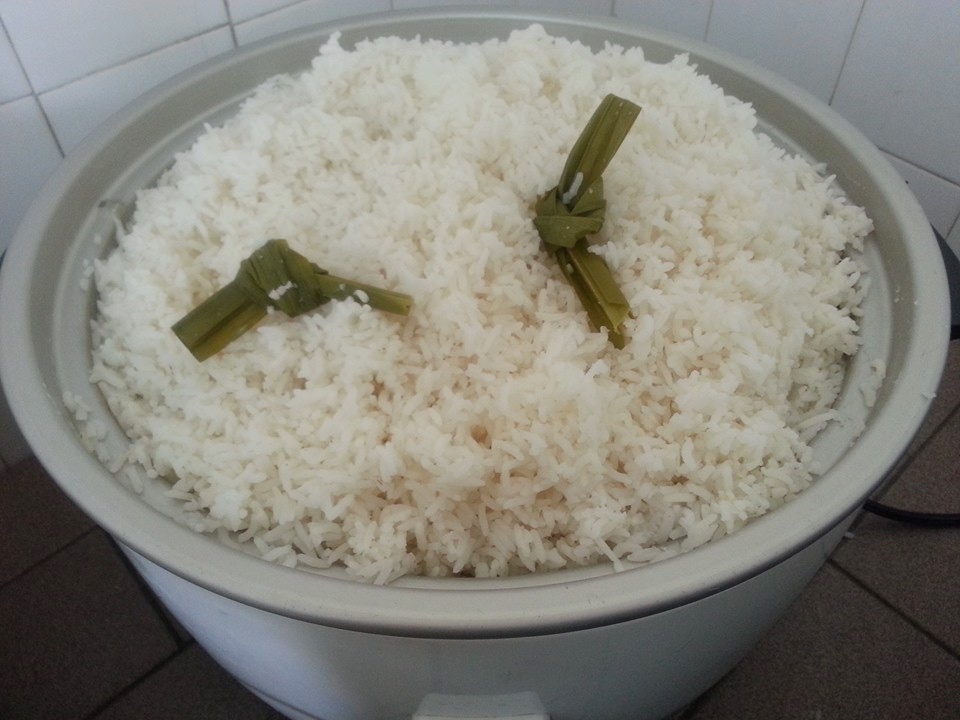 Petua Masak Nasi Putih Periuk Besar Yang Gebu, Berderai & Tahan Lama