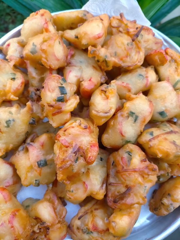 Resepi Cucur Viral Guna Tepung Kek, Kekal Rangup Walaupun Sejuk