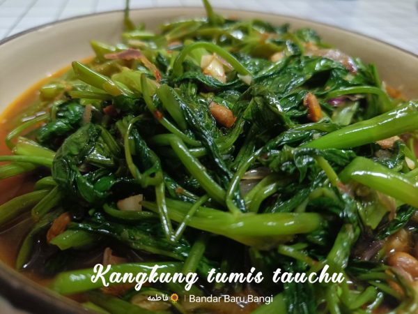 Kangkung Goreng Taucu Ini Nampak Biasa, Tapi Rasa Dia Sedap Betul!