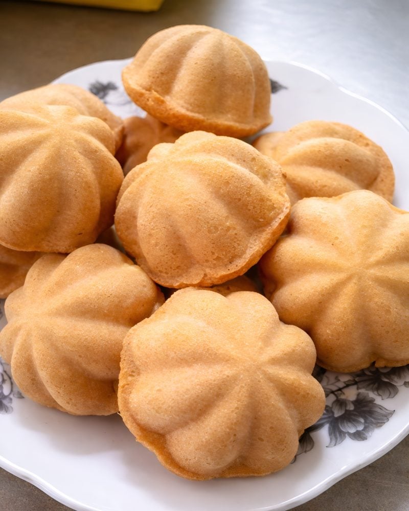 Resepi Kuih Bahulu Gebu Cermai & Ikan, Mudah Dibuat Hanya 5 Bahan